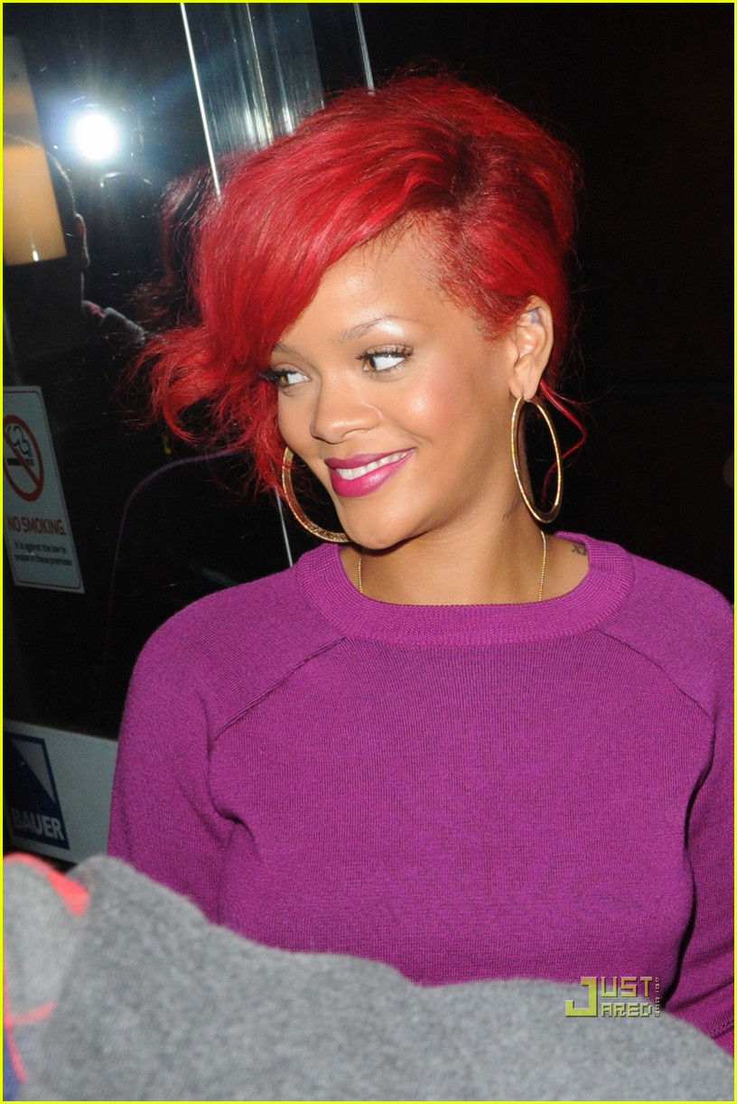 Rihanna: SNL Halloween Performance!: Photo 2484269 | Rihanna, Saturday ...