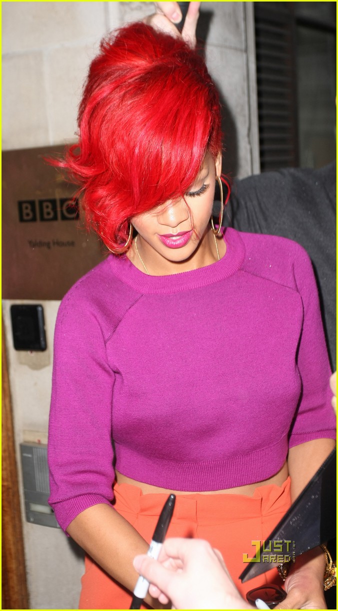 Rihanna: SNL Halloween Performance!: Photo 2484273 | Rihanna, Saturday ...