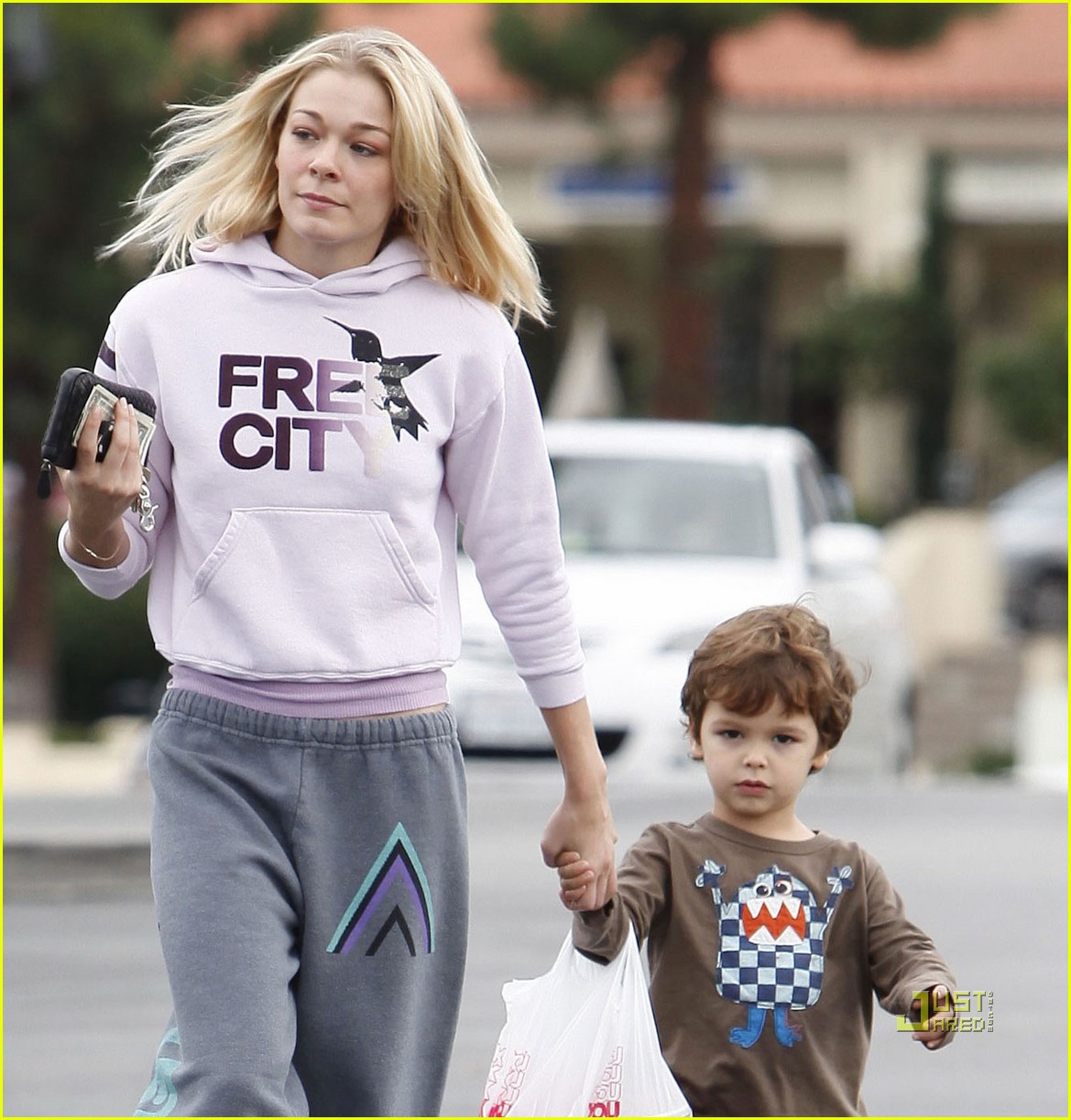 LeAnn Rimes & Jake Cibrian Have The Munchies for Menchie's: Photo ...
