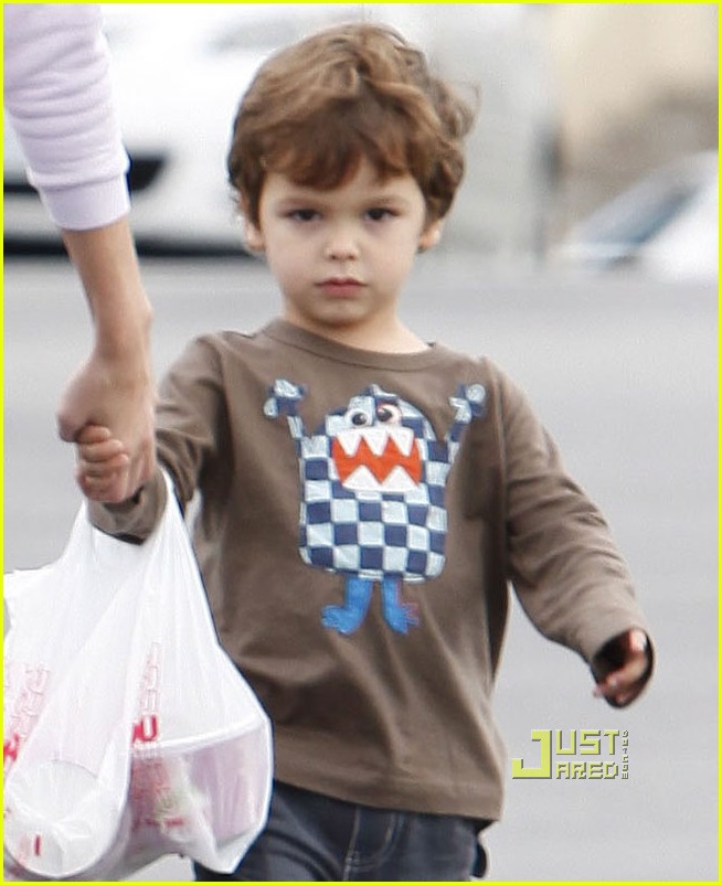 LeAnn Rimes & Jake Cibrian Have The Munchies for Menchie's: Photo ...