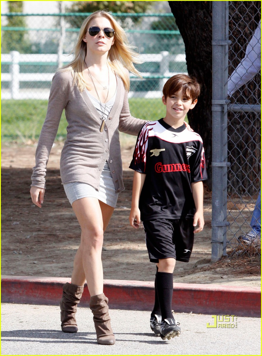 LeAnn Rimes: Silly Pictures for Soccer Team Shoot!: Photo 2489949 ...