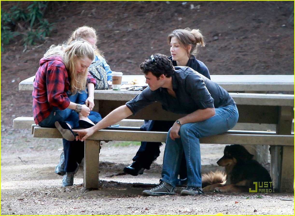 Amanda Seyfried & Micah Alberti: Griffith Park Pair: Photo 2490146 ...
