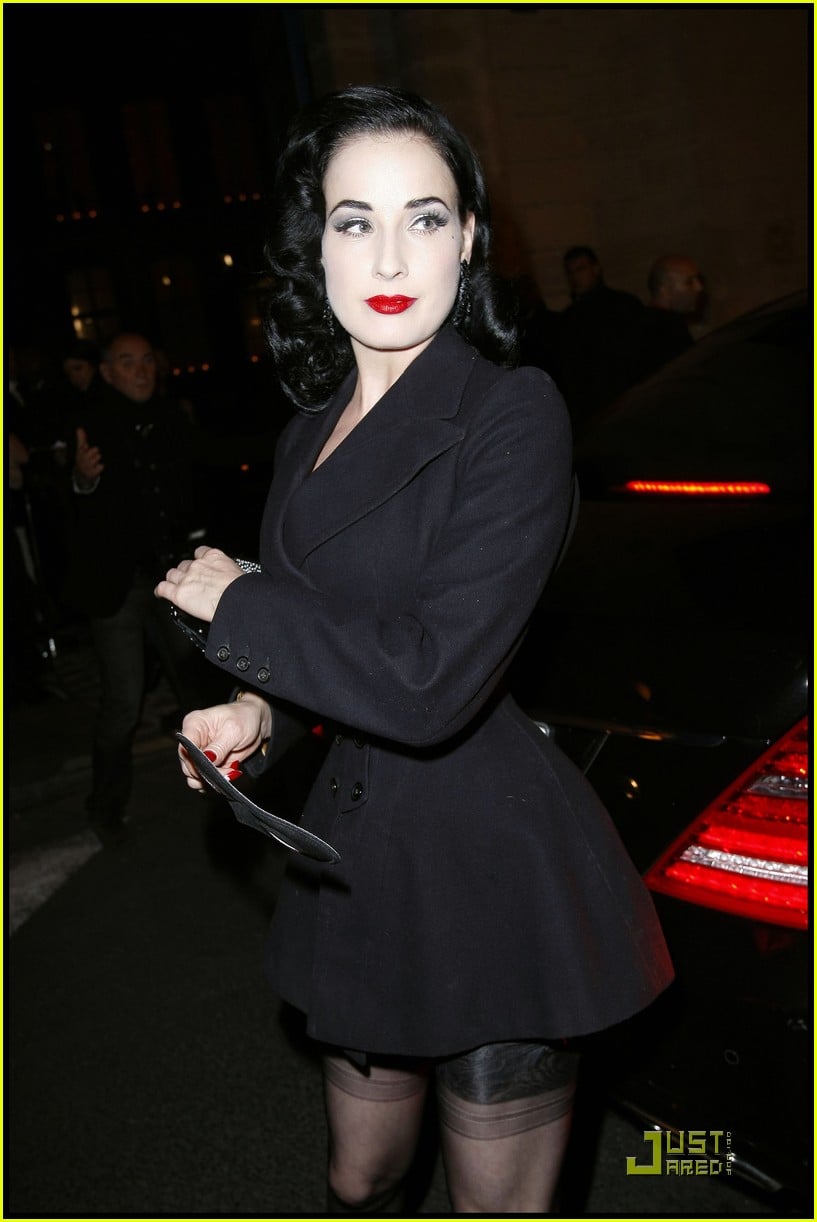 Dita Von Teese & Alessandra Ambrosio: Magnetic Masks: Photo 2484123 ...