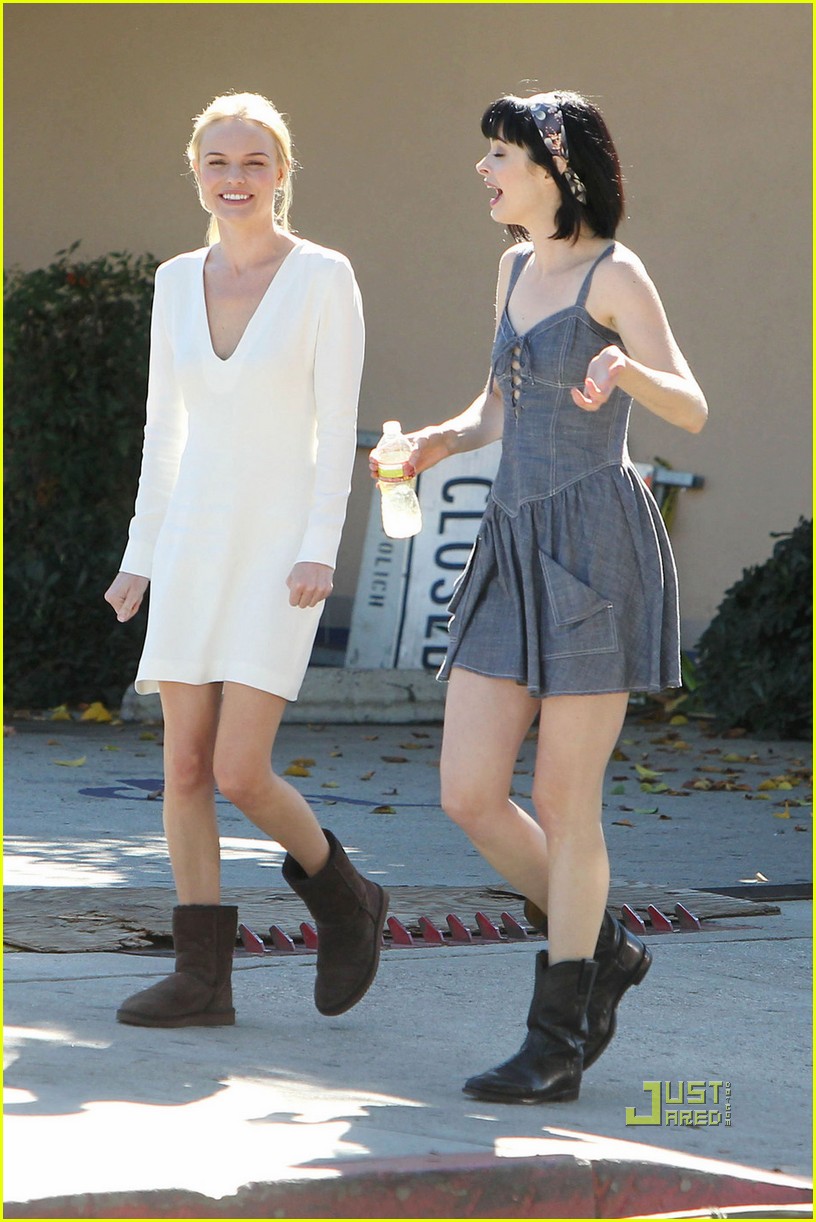 Kate Bosworth & Krysten Ritter Stroll to Set: Photo 2492089 | Kate ...