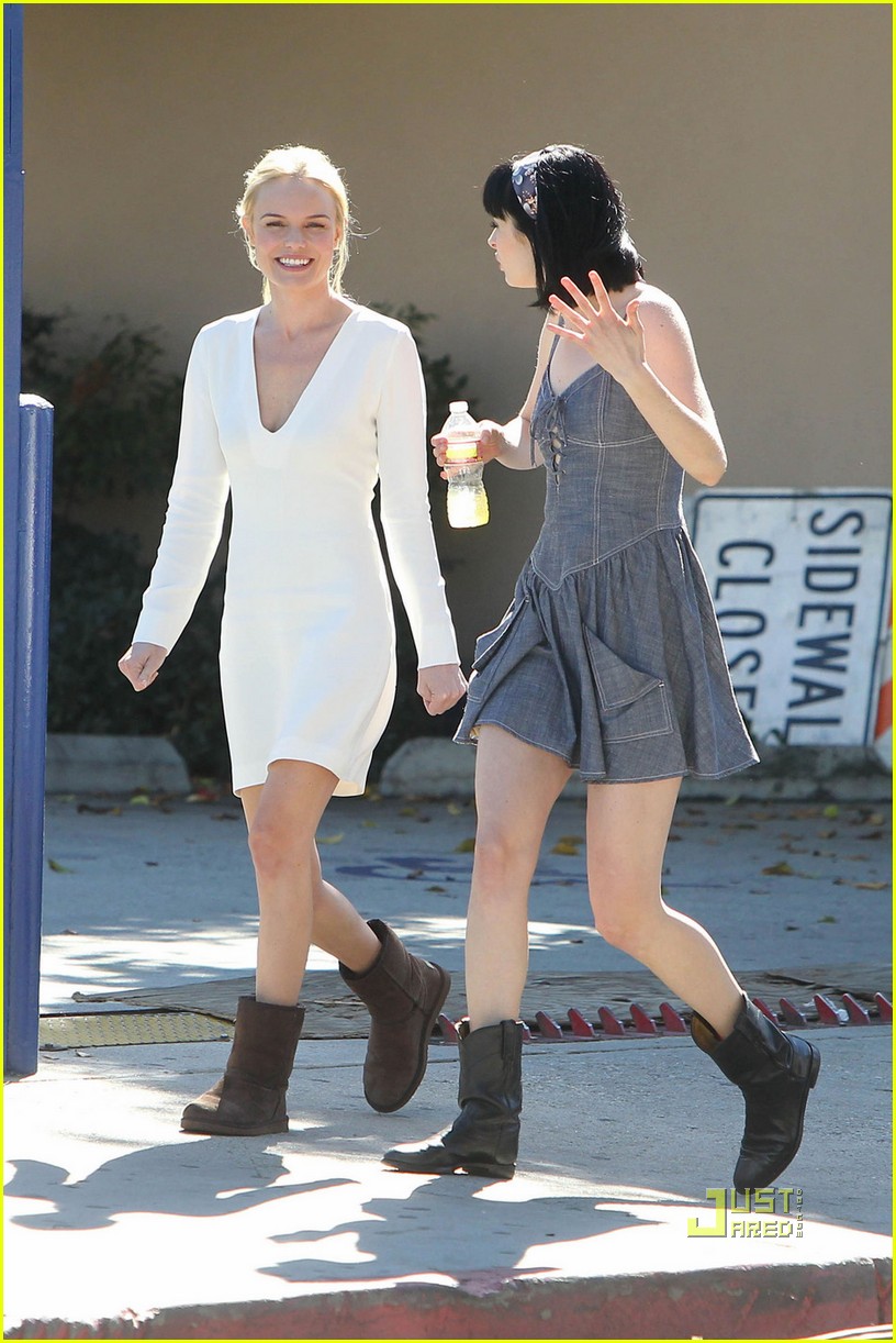 Kate Bosworth & Krysten Ritter Stroll to Set: Photo 2492090 | Kate ...