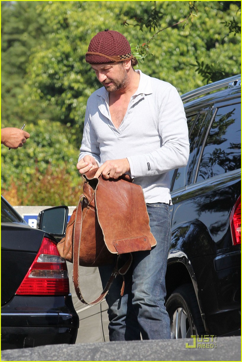 Gerard Butler: Business in Beverly Hills: Photo 2496335 | Gerard Butler ...