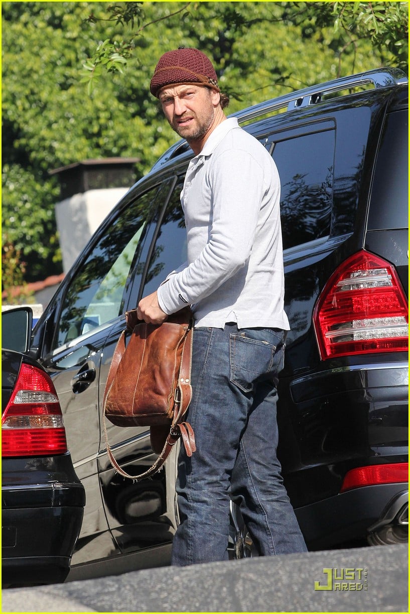 Gerard Butler: Business in Beverly Hills: Photo 2496336 | Gerard Butler ...