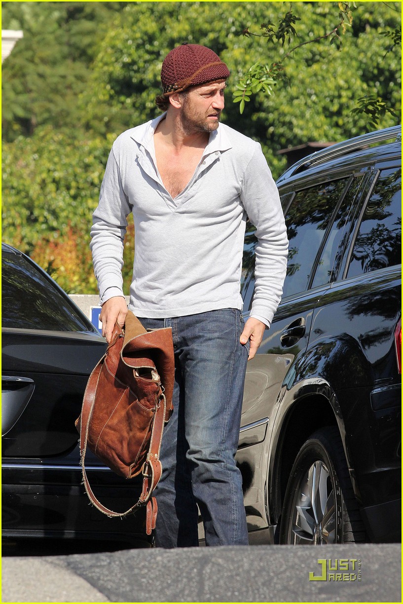 Gerard Butler: Business in Beverly Hills: Photo 2496338 | Gerard Butler ...