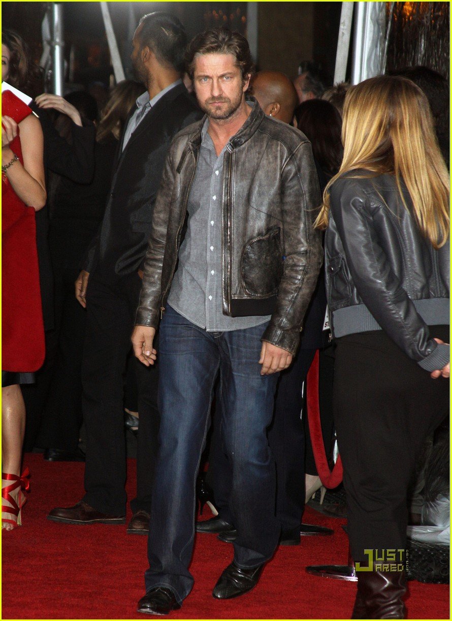 Gerard Butler: 'Next Three Days' Premiere with Russell Crowe!: Photo ...