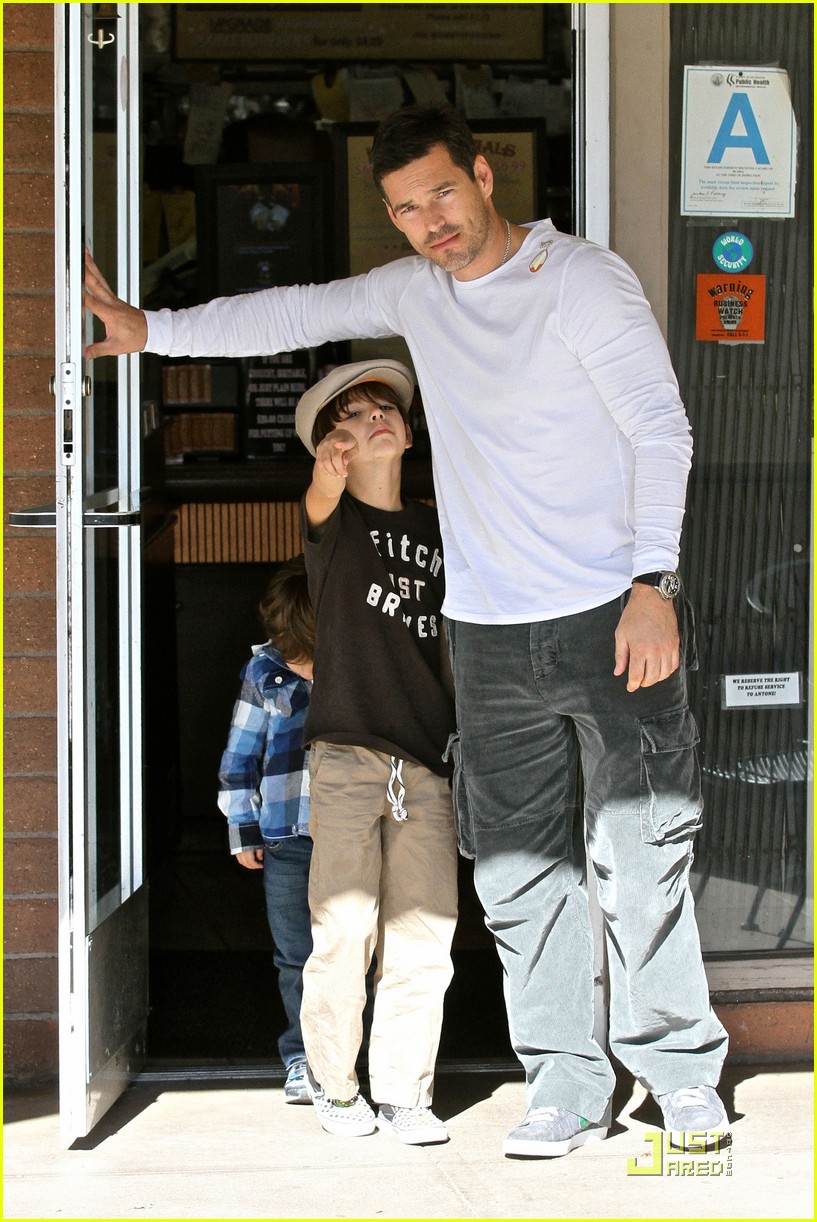 Eddie Cibrian: BBQ with the Boys: Photo 2495298 | Celebrity Babies ...