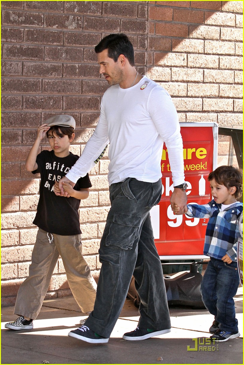 Eddie Cibrian: BBQ with the Boys: Photo 2495299 | Celebrity Babies ...