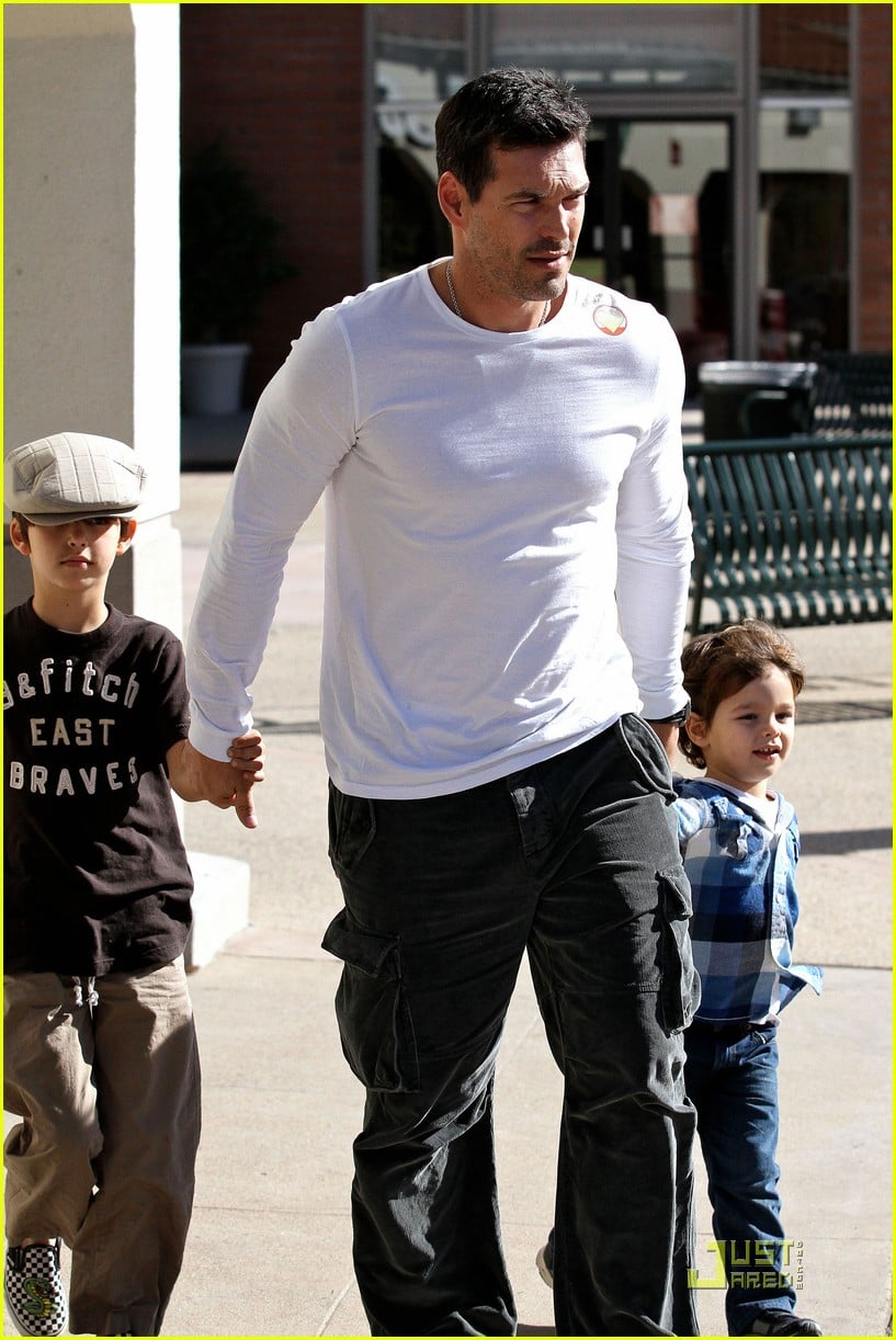 Eddie Cibrian: BBQ with the Boys: Photo 2495301 | Celebrity Babies ...