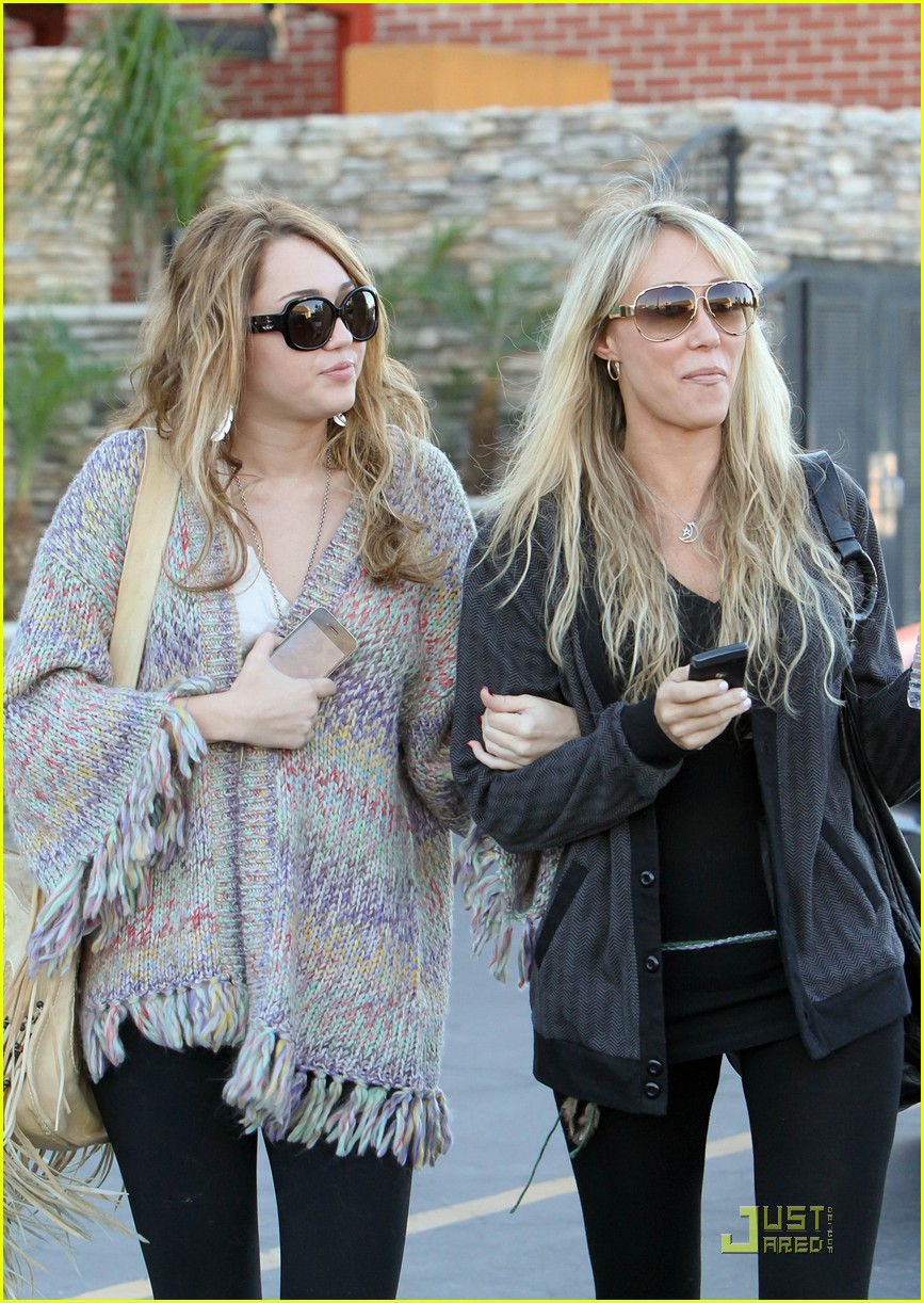 Miley Cyrus Gets Pampered With Mom: Photo 2499284 | Miley Cyrus Photos ...