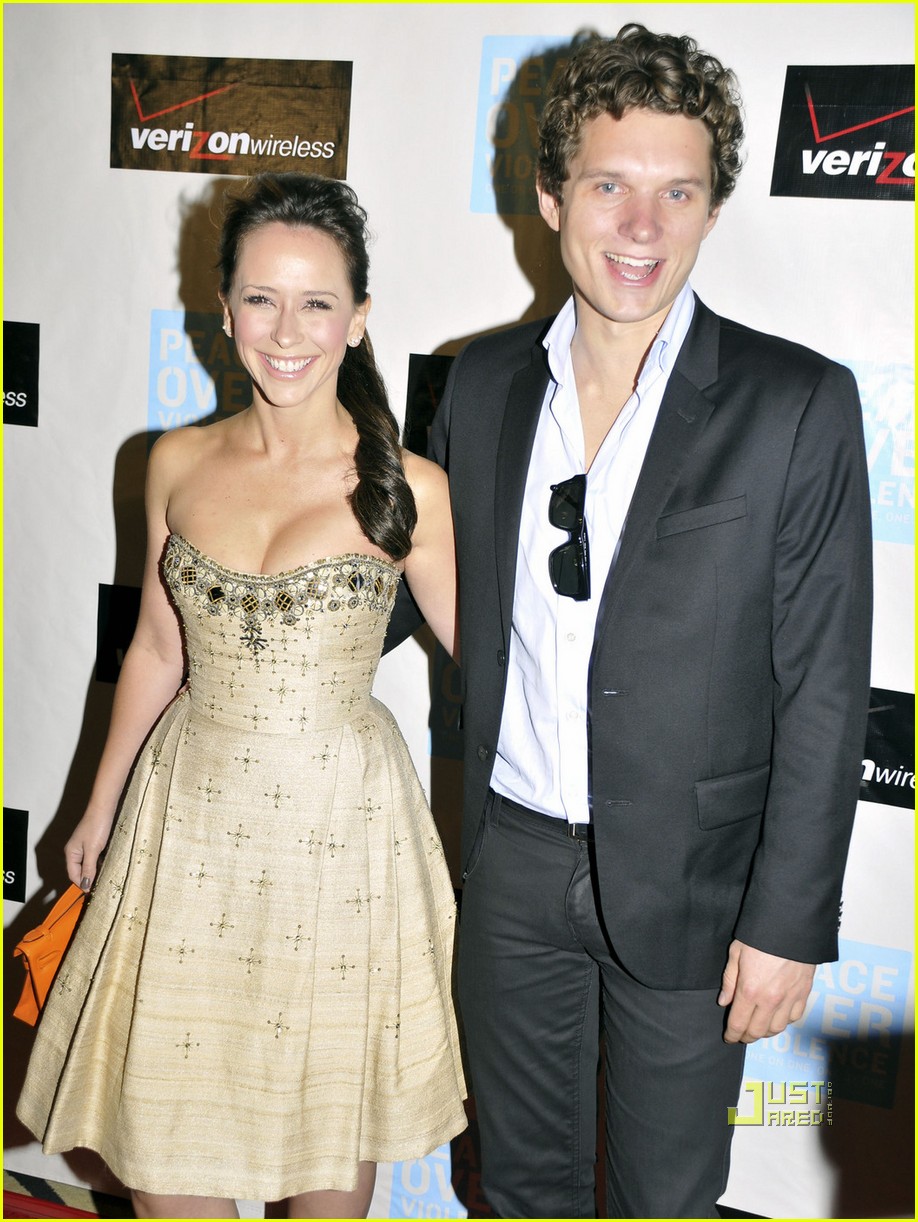 Jennifer Love Hewitt & Alex Beh Preach Peace Over Violence: Photo ...