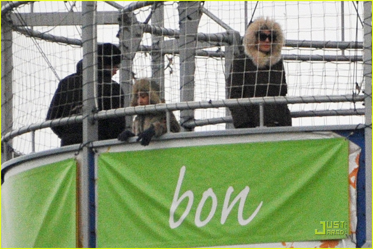 Brad Pitt & Angelina Jolie: Pax Birthday Balloon Ride!: Photo 2499368 ...