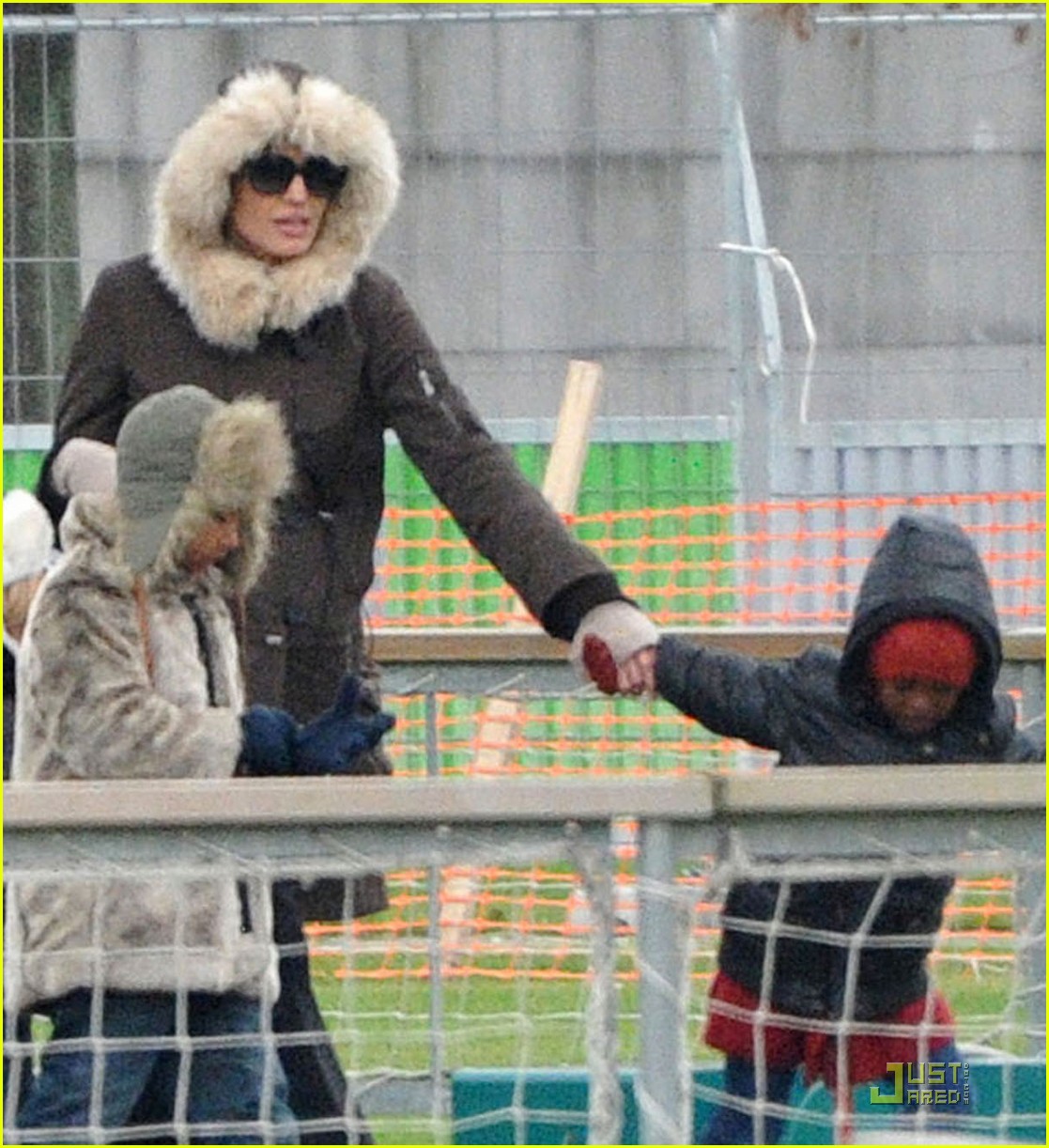 Brad Pitt & Angelina Jolie: Pax Birthday Balloon Ride!: Photo 2499370 ...