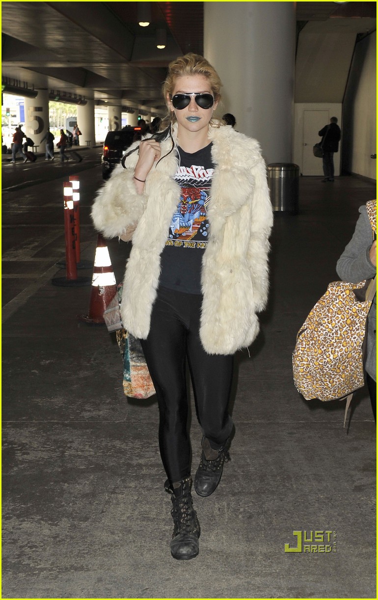 Ke$ha: Blue Lips for Halloween!: Photo 2491845 | Kesha Photos | Just ...