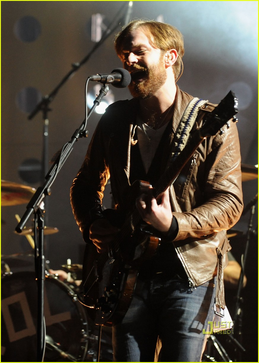 Kings of Leon: MTV EMAs 2010 with Rihanna!: Photo 2493554 | Caleb ...