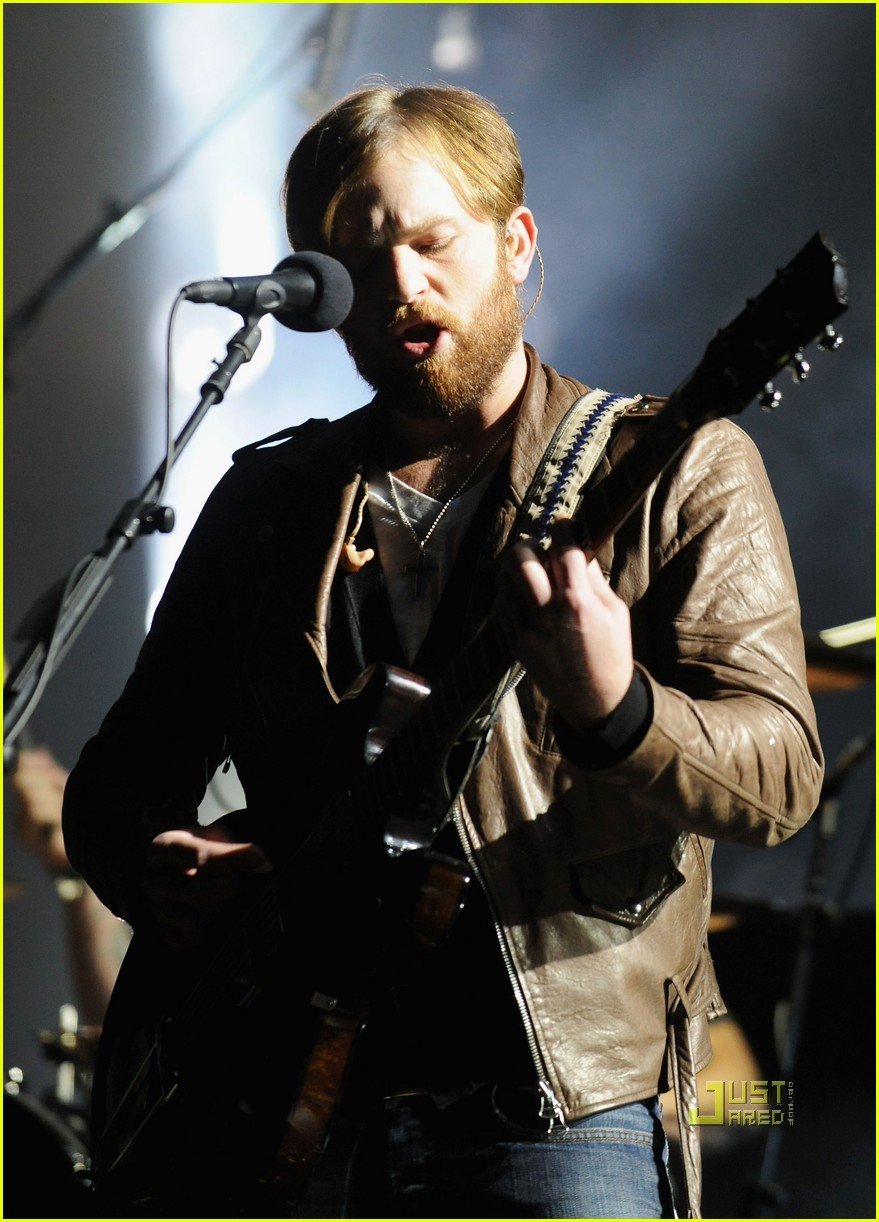 Kings of Leon: MTV EMAs 2010 with Rihanna!: Photo 2493560 | Caleb ...