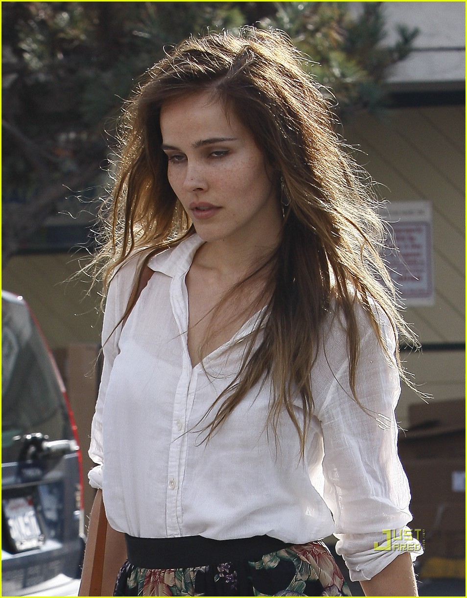 Isabel Lucas: Nature Mart Flower Girl!: Photo 2498129 | Isabel Lucas ...