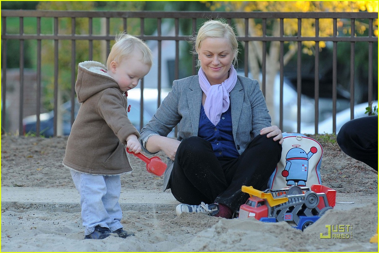 Amy Poehler & Will Arnett: Park Playtime with Archie!: Photo 2499214 ...