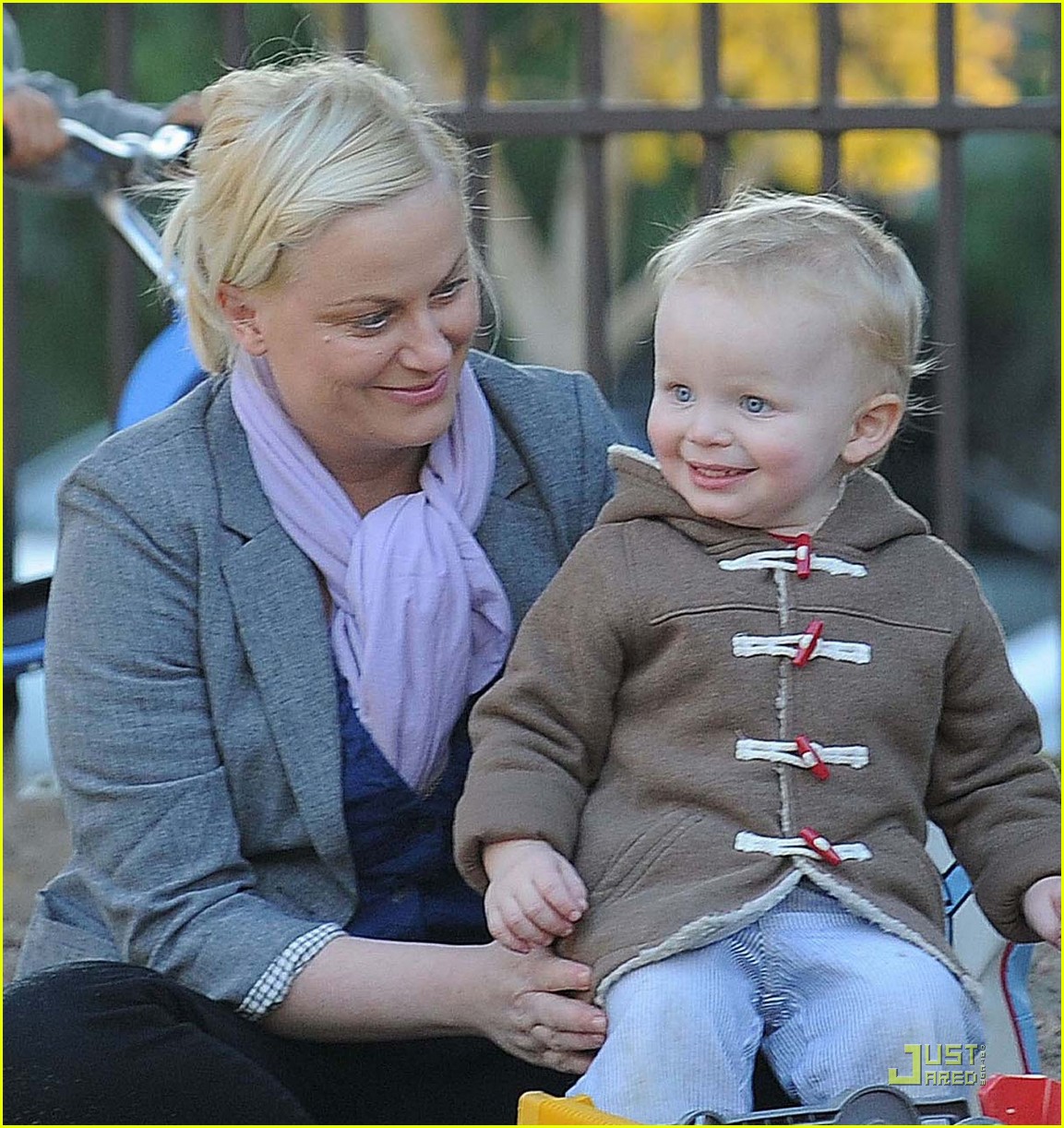 Amy Poehler & Will Arnett: Park Playtime with Archie!: Photo 2499220 ...