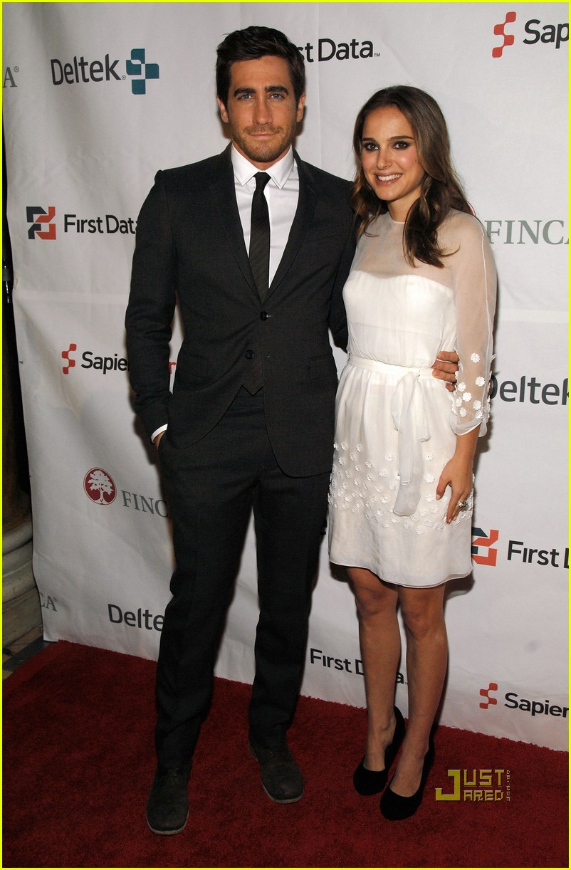 Natalie Portman: FINCA Gala with Jake Gyllenhaal!: Photo 2496640 | Jake ...