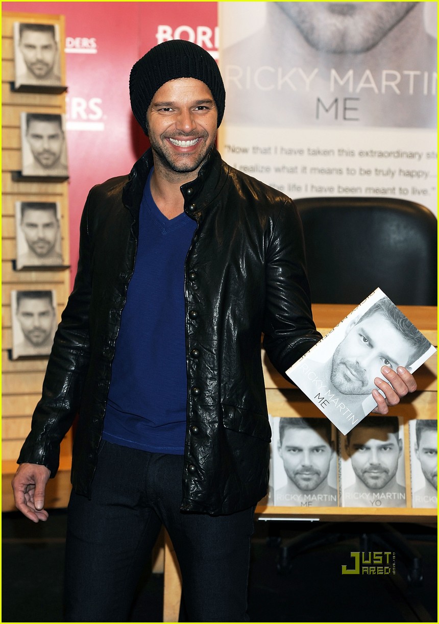 Ricky Martin: 'Me' Signing in NYC!: Photo 2492501 | Ricky Martin Photos ...