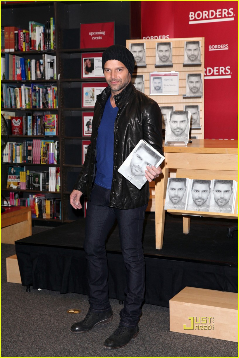 Ricky Martin: 'Me' Signing in NYC!: Photo 2492502 | Ricky Martin ...