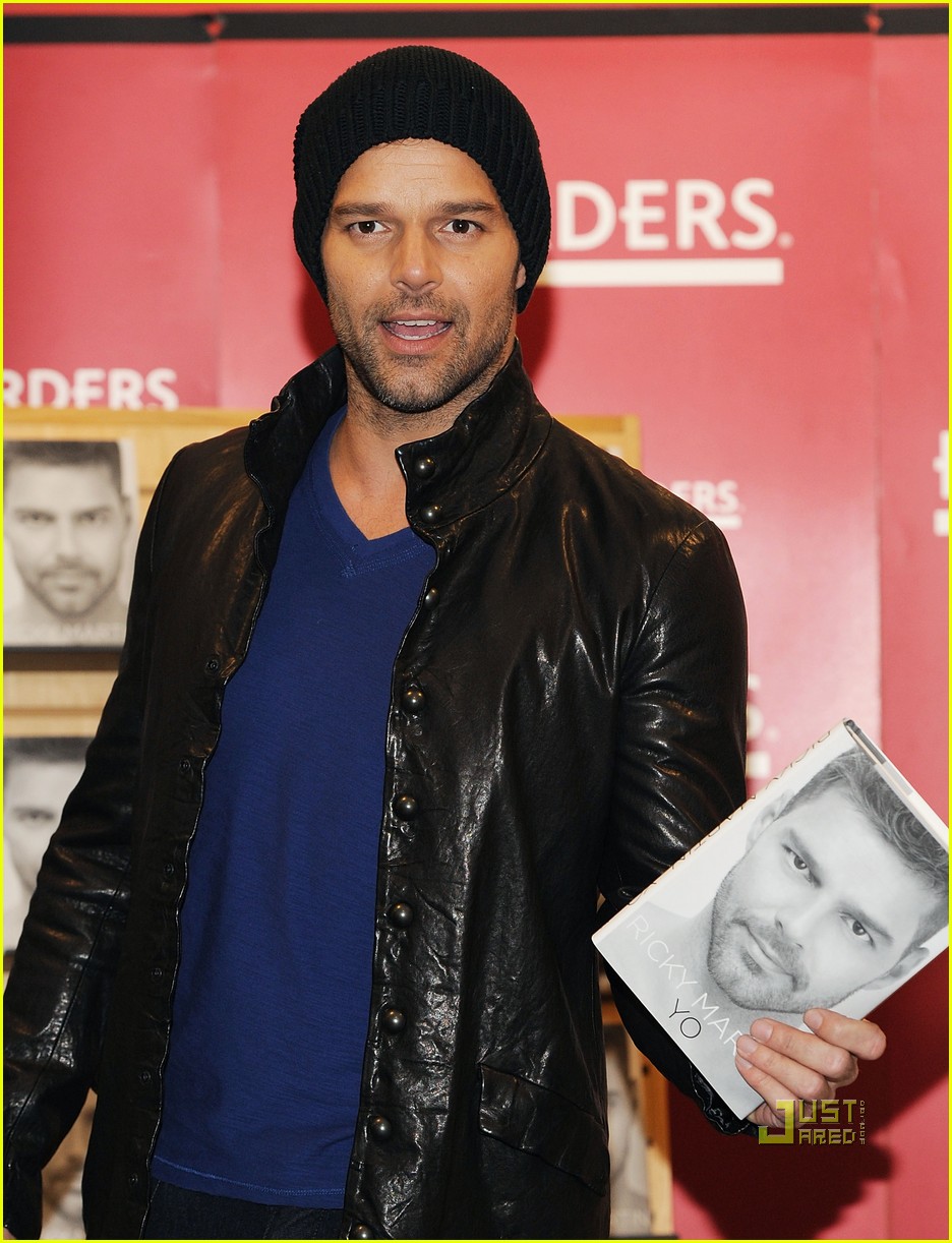 Ricky Martin: 'Me' Signing in NYC!: Photo 2492504 | Ricky Martin Photos ...