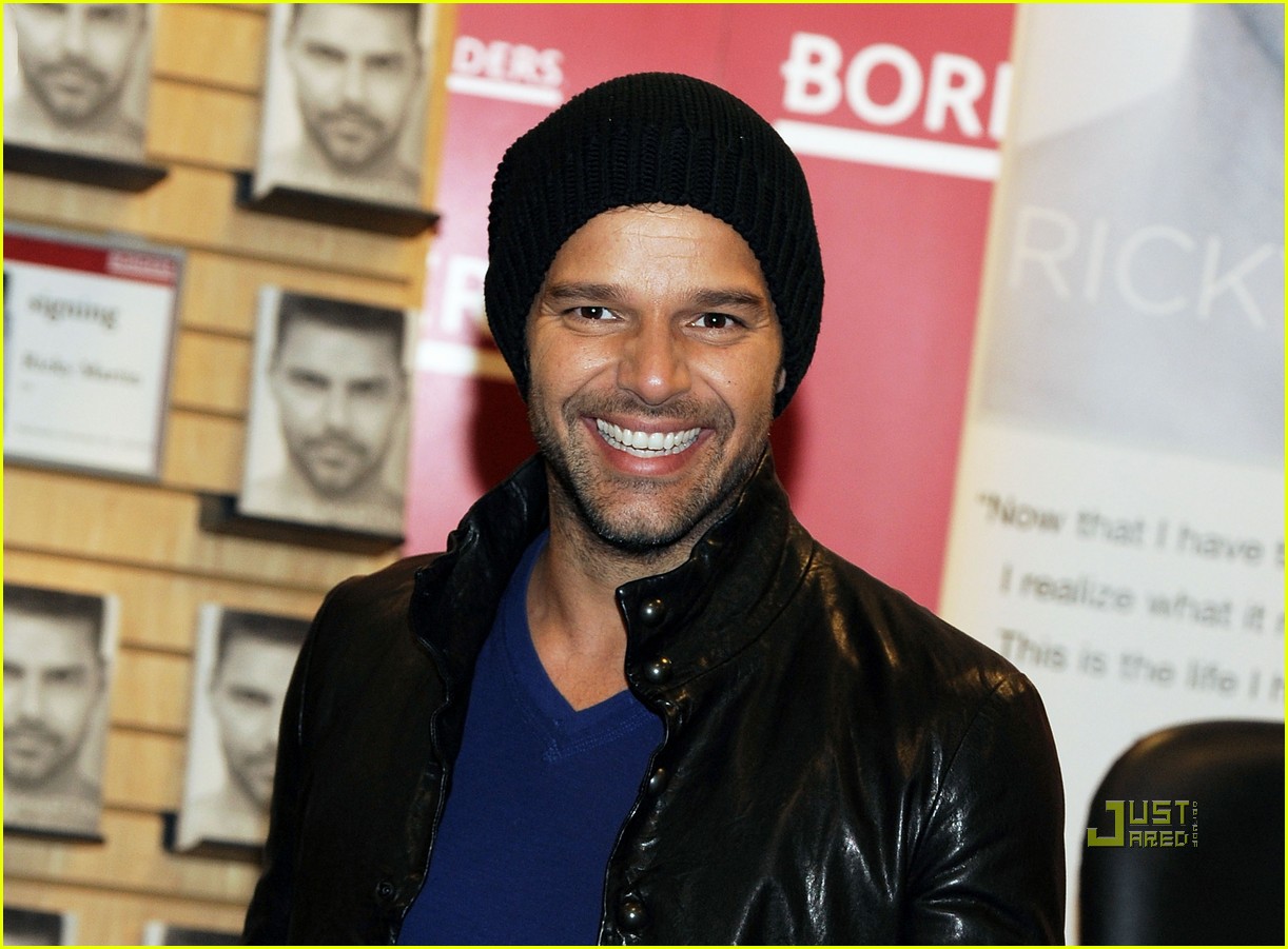 Ricky Martin: 'Me' Signing in NYC!: Photo 2492506 | Ricky Martin Photos ...