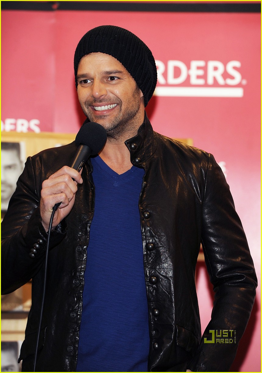 Ricky Martin: 'Me' Signing in NYC!: Photo 2492507 | Ricky Martin Photos ...