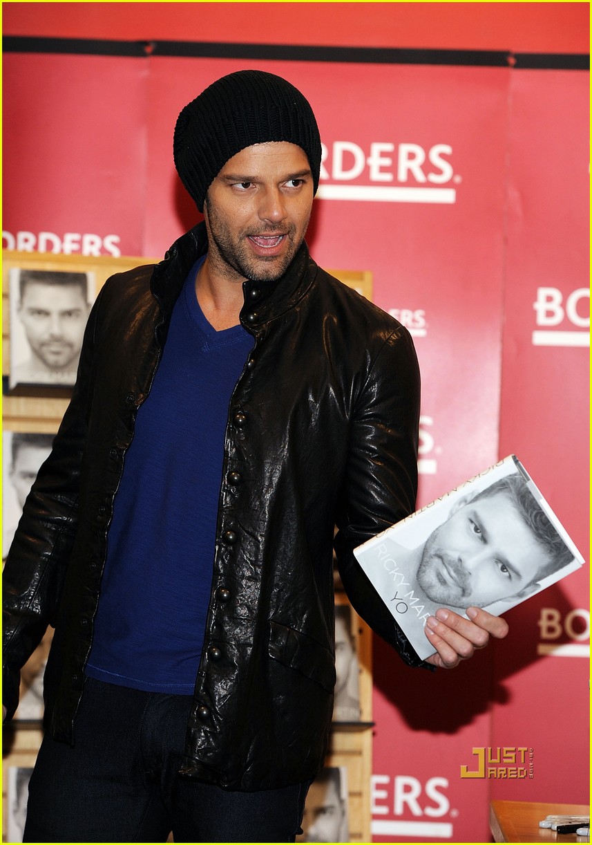 Ricky Martin: 'Me' Signing in NYC!: Photo 2492509 | Ricky Martin Photos ...