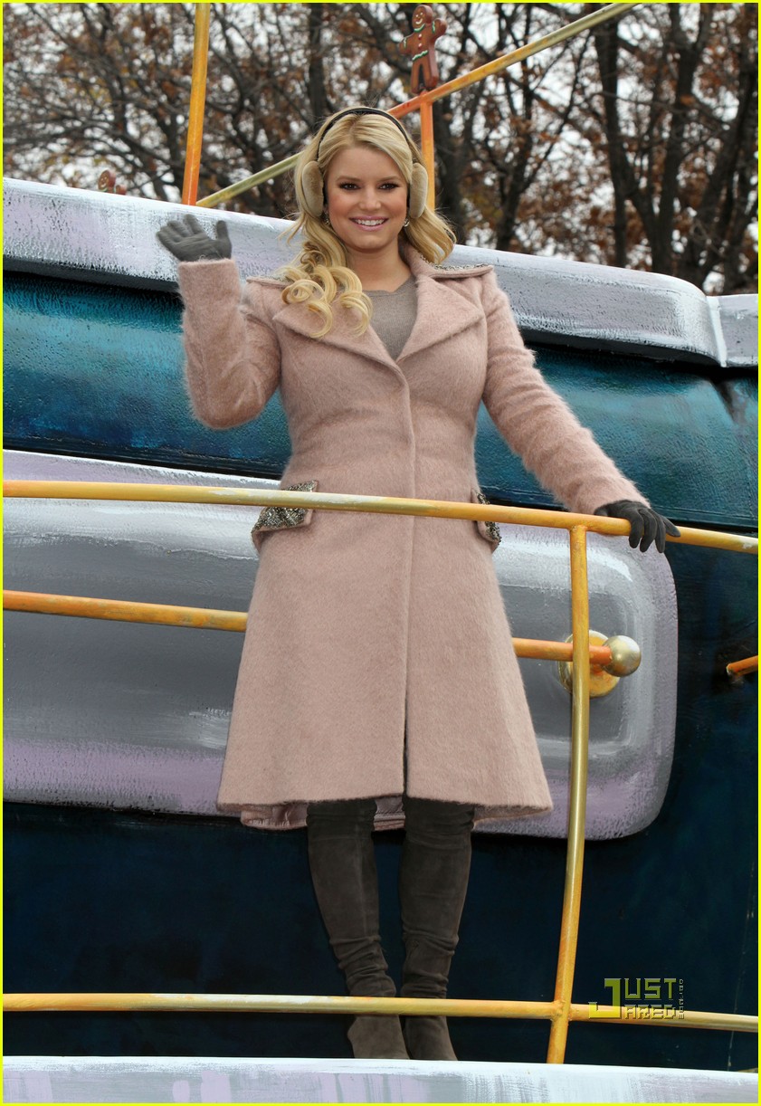 Jessica Simpson: Thanksgiving Day Parade Performance!: Photo 2498608 ...
