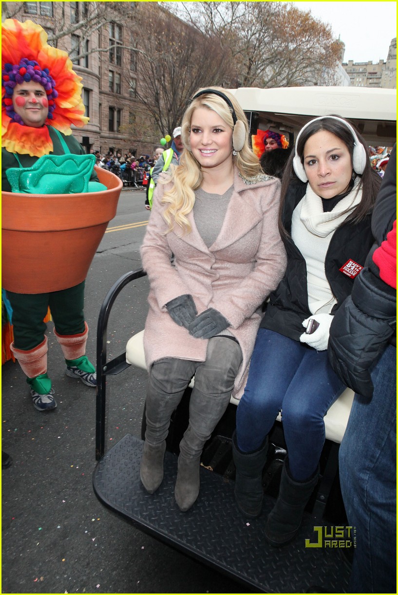 Jessica Simpson: Thanksgiving Day Parade Performance!: Photo 2498610 ...