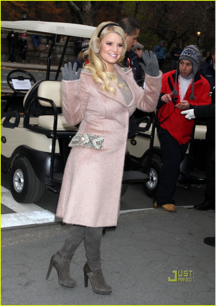 Jessica Simpson: Thanksgiving Day Parade Performance!: Photo 2498614 ...