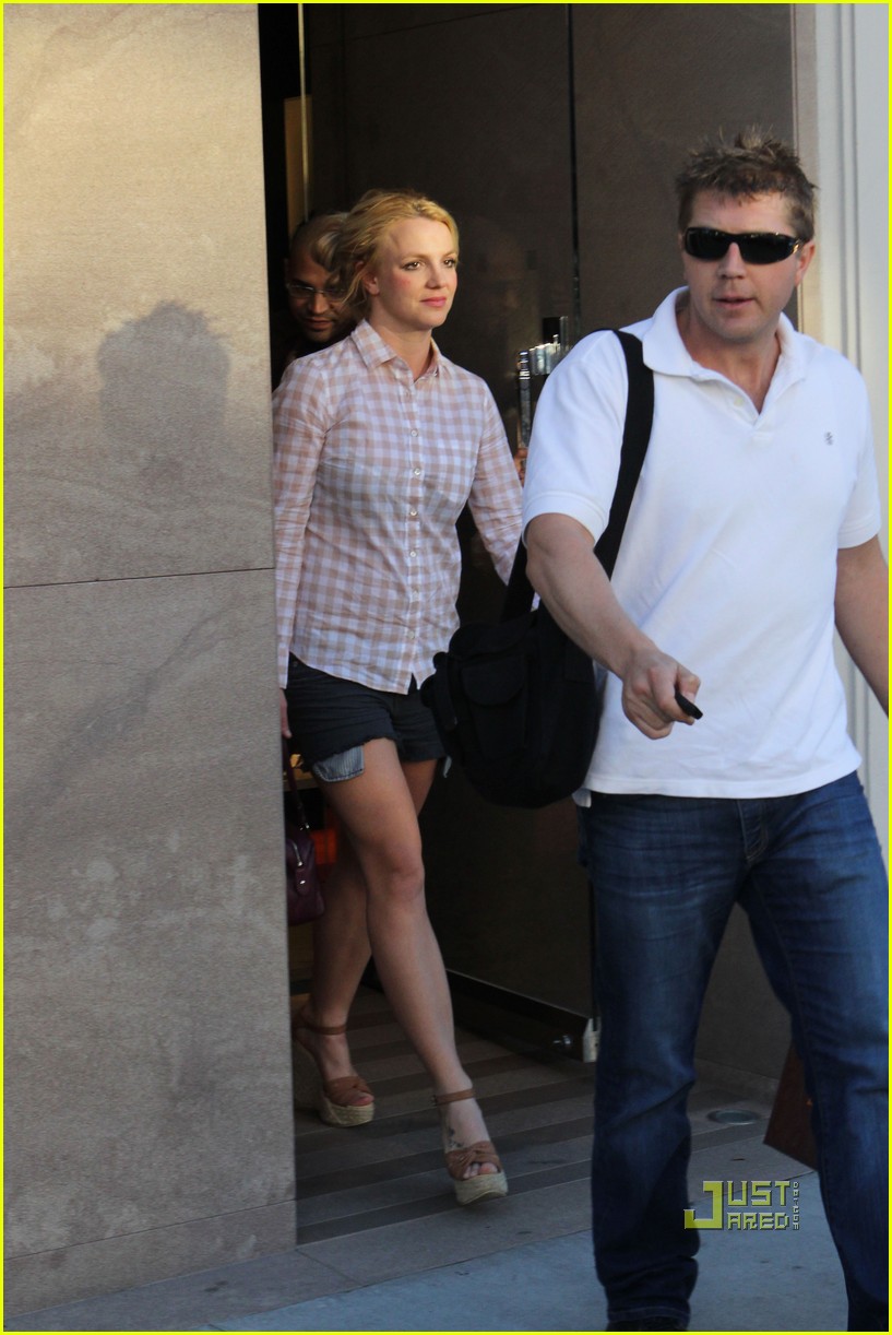 Britney Spears Needs Protection from Former Bodyguard: Photo 2492385 ...