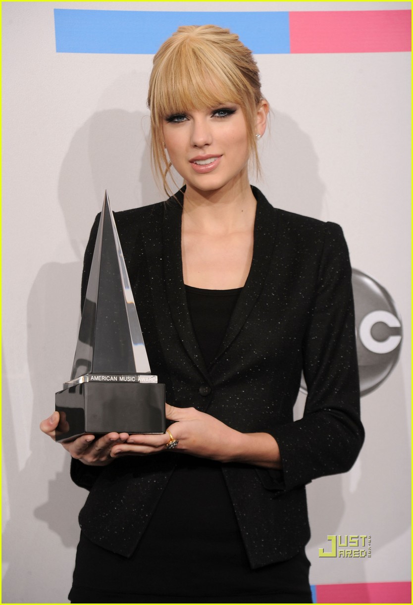 Photo: taylor swift amas performance video 08 | Photo 2497406 | Just Jared
