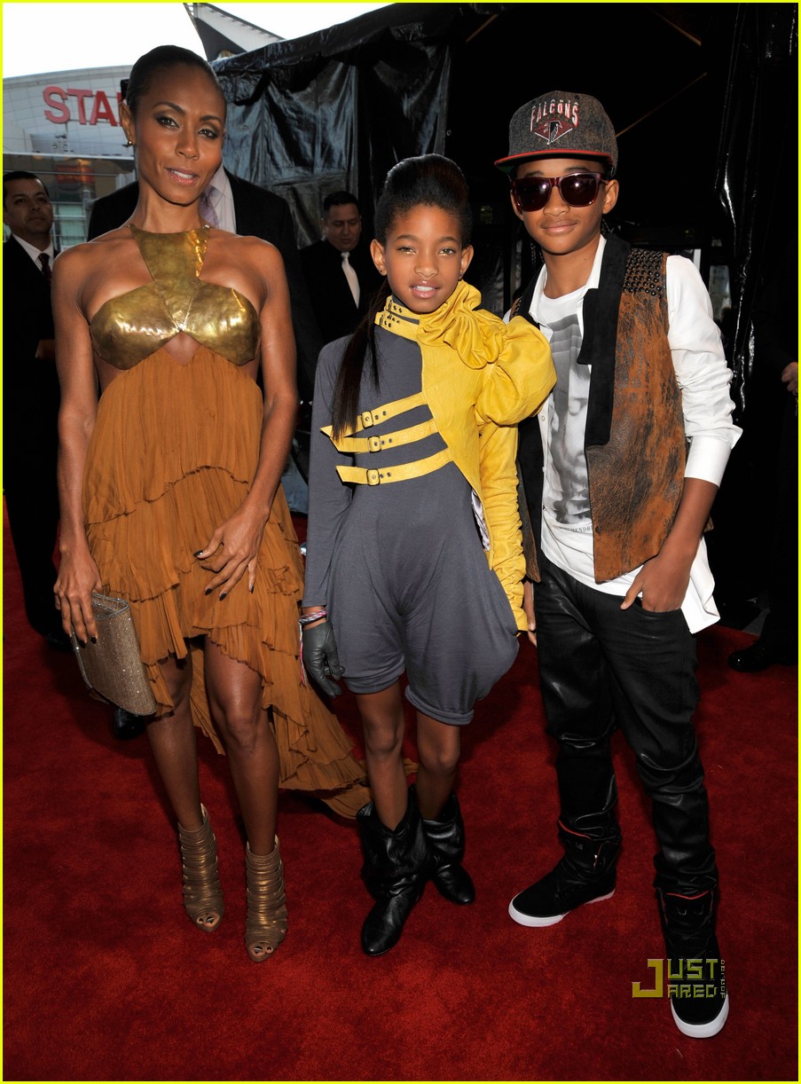 Willow Smith: AMAs Red Carpet 2010!: Photo 2497298 | Jada Pinkett Smith ...