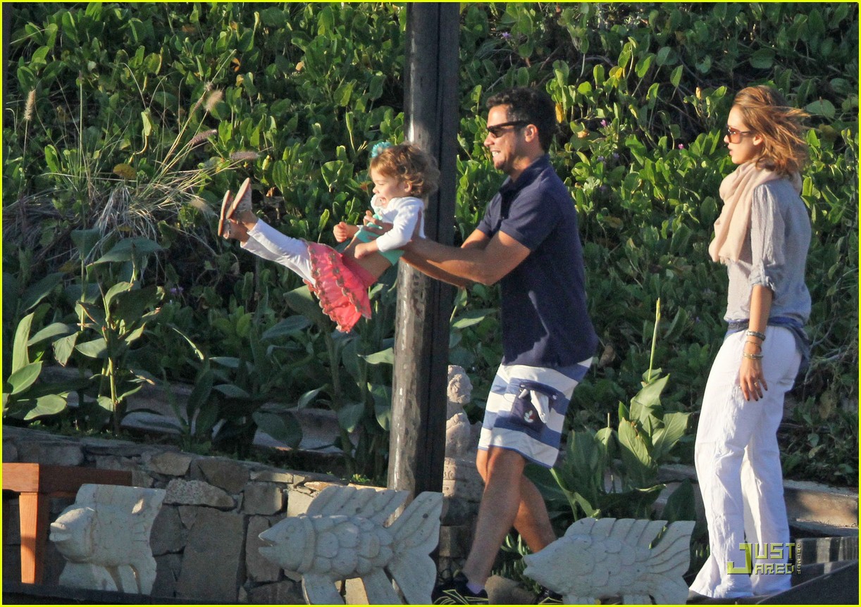 Jessica Alba: Cabo Family Fun!: Photo 2507062 | Cash Warren, Celebrity ...