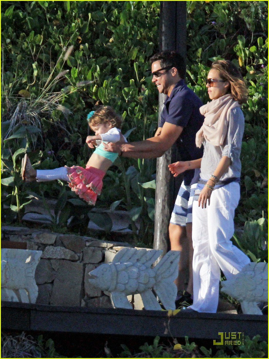 Jessica Alba: Cabo Family Fun!: Photo 2507065 | Cash Warren, Celebrity ...