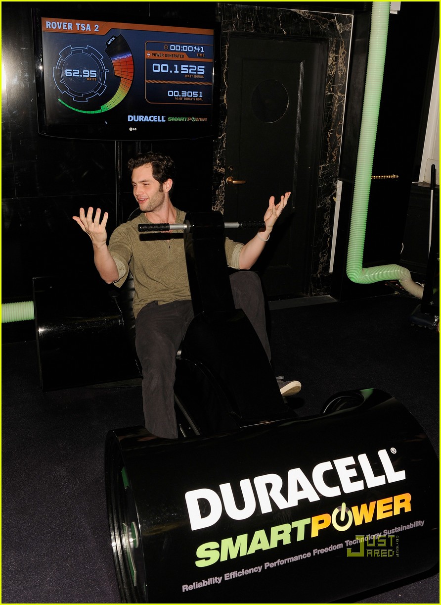 Penn Badgley: Duracell Power Lab Visit!: Photo 2505424 | Penn Badgley ...