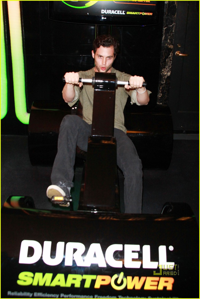 Penn Badgley: Duracell Power Lab Visit!: Photo 2505425 | Penn Badgley ...