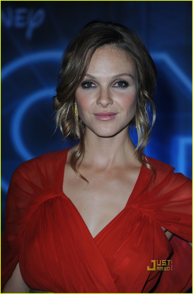 Beau Garrett & Summer Glau: 'Tron' Premiere Pair!: Photo 2503064 | Beau ...