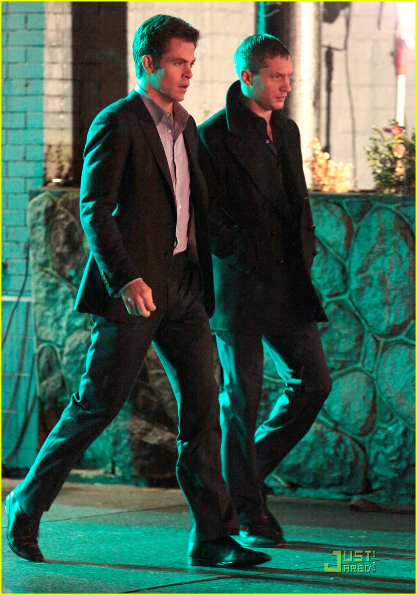 Tom Hardy & Chris Pine: 'War' Night Shoot: Photo 2502037 | Chris Pine ...