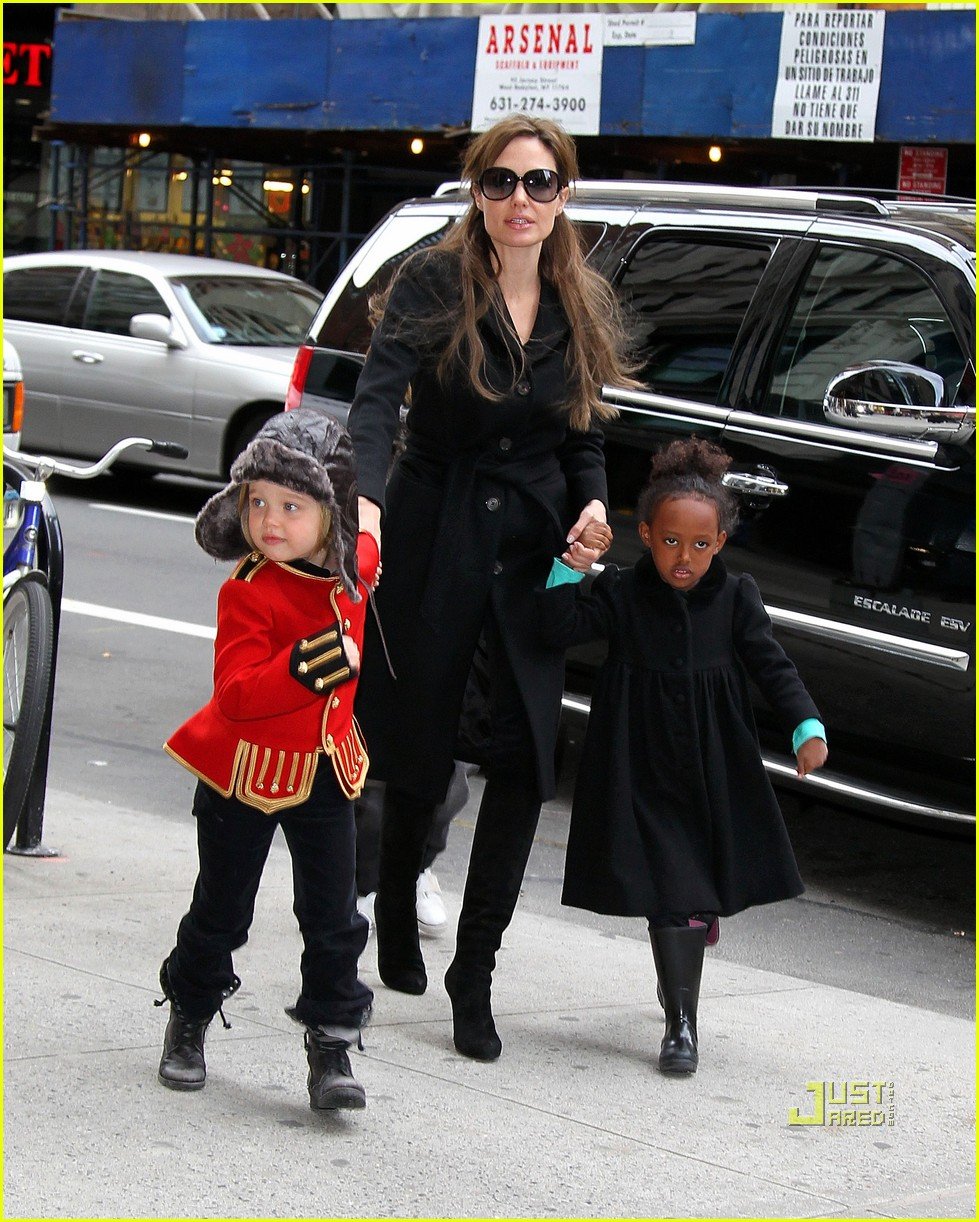 Angelina Jolie: Lee's Art Shop with Zahara and Shiloh!: Photo 2501754 ...