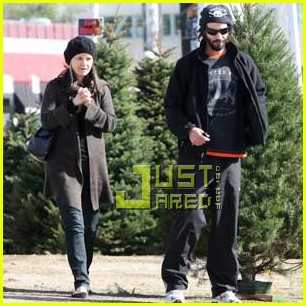 Keanu Reeves: Christmas Tree Shopping!: Photo 2506370 | Keanu Reeves ...