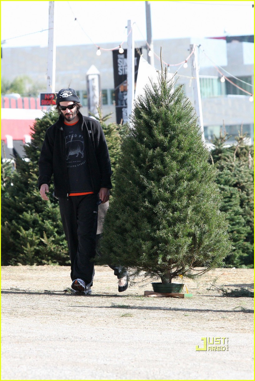 Keanu Reeves: Christmas Tree Shopping!: Photo 2506376 | Keanu Reeves ...