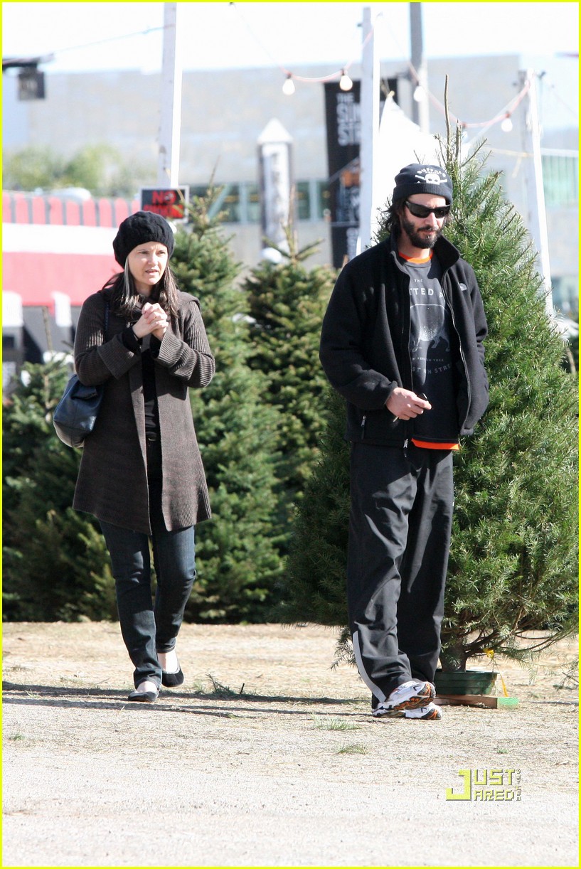 Keanu Reeves: Christmas Tree Shopping!: Photo 2506382 | Keanu Reeves ...