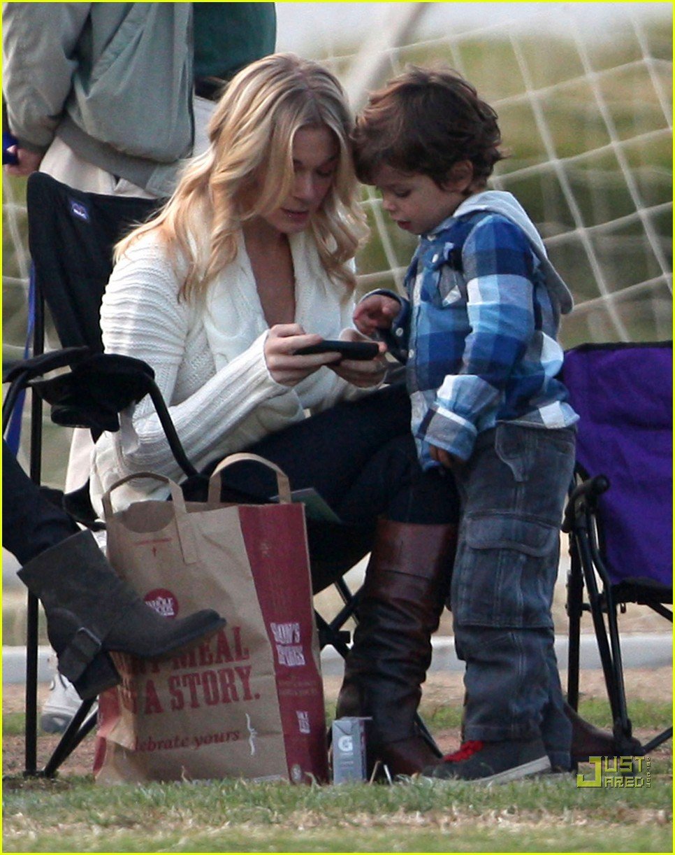 LeAnn Rimes & Eddie Cibrian: Mason's Soccer Game!: Photo 2501036 ...